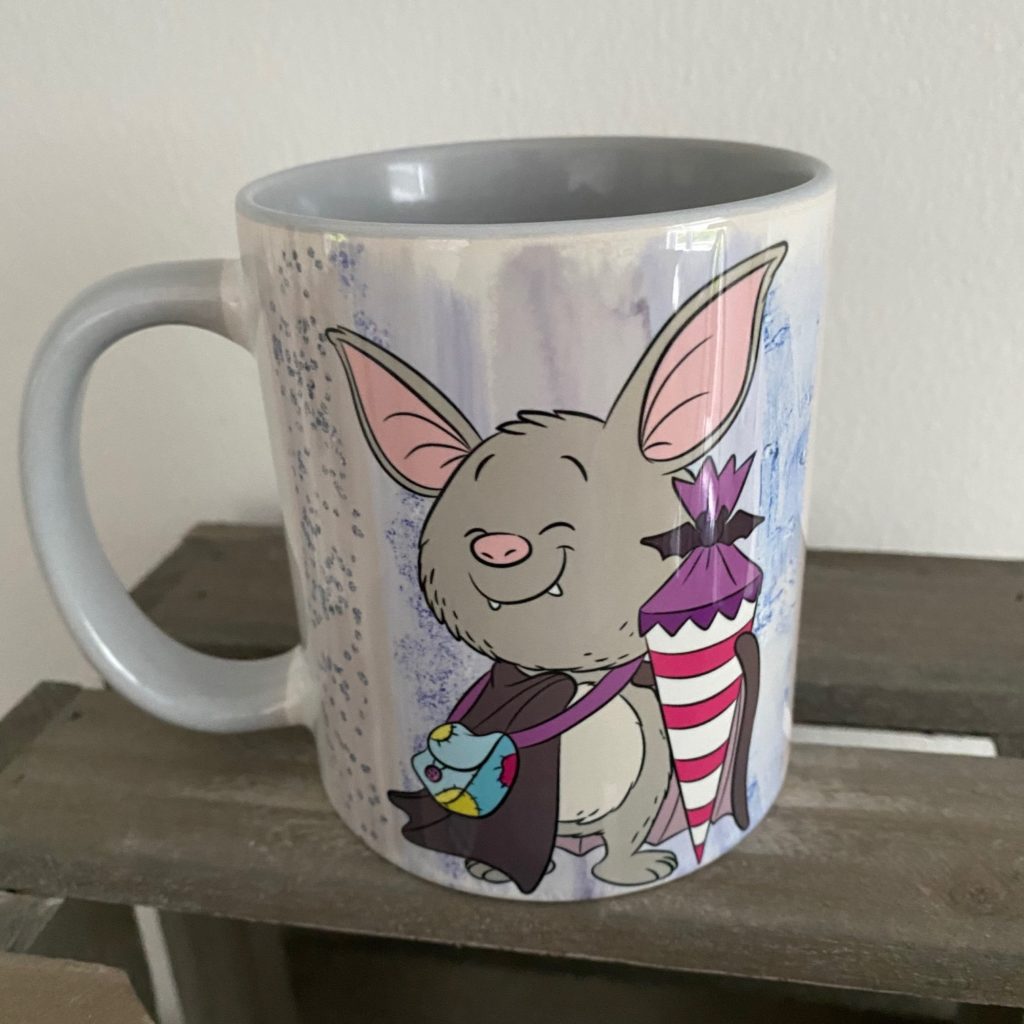 Keramiktasse Hochglanz: Einschulung Fledermaus – Zaubereinmaleins Shop Keramiktasse Hochglanz: Einschulung Fledermaus – Zaubereinmaleins Shop