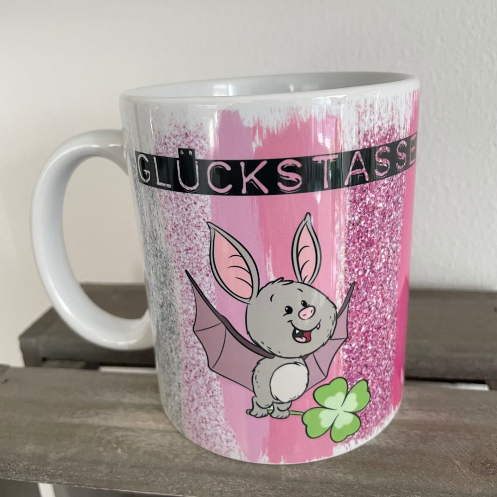 Keramiktasse Hochglanz: Glückstasse Fledermaus – Zaubereinmaleins Shop Keramiktasse Hochglanz: Glückstasse Fledermaus – Zaubereinmaleins Shop