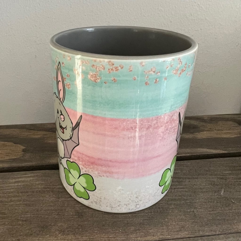 Keramiktasse glänzend: Fledermaus Glückstasse – Zaubereinmaleins Shop Keramiktasse glänzend: Fledermaus Glückstasse – Zaubereinmaleins Shop